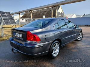 Pelēks Volvo S60 2007 Paide, ar dzinēja tilpumu 2.40 L un nobraukumu 260 tūkst. km par 4450 €, foto 3 vietnē AUTOMOTO.COM.LV