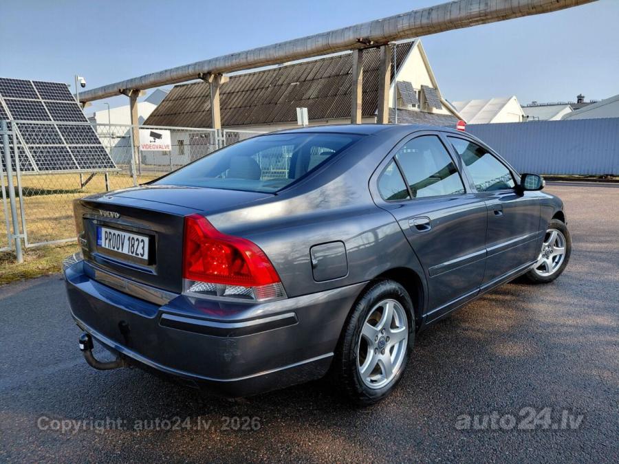 Pelēks Volvo S60 2007 Paide, ar dzinēja tilpumu 2.40 L un nobraukumu 260 tūkst. km par 4450 €, foto 3 vietnē AUTOMOTO.COM.LV