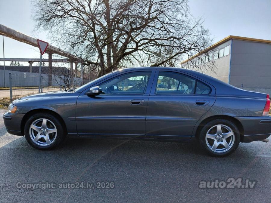 Pelēks Volvo S60 2007 Paide, ar dzinēja tilpumu 2.40 L un nobraukumu 260 tūkst. km par 4450 €, foto 5 vietnē AUTOMOTO.COM.LV