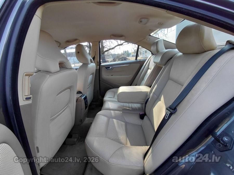 Pelēks Volvo S60 2007 Paide, ar dzinēja tilpumu 2.40 L un nobraukumu 260 tūkst. km par 4450 €, foto 10 vietnē AUTOMOTO.COM.LV