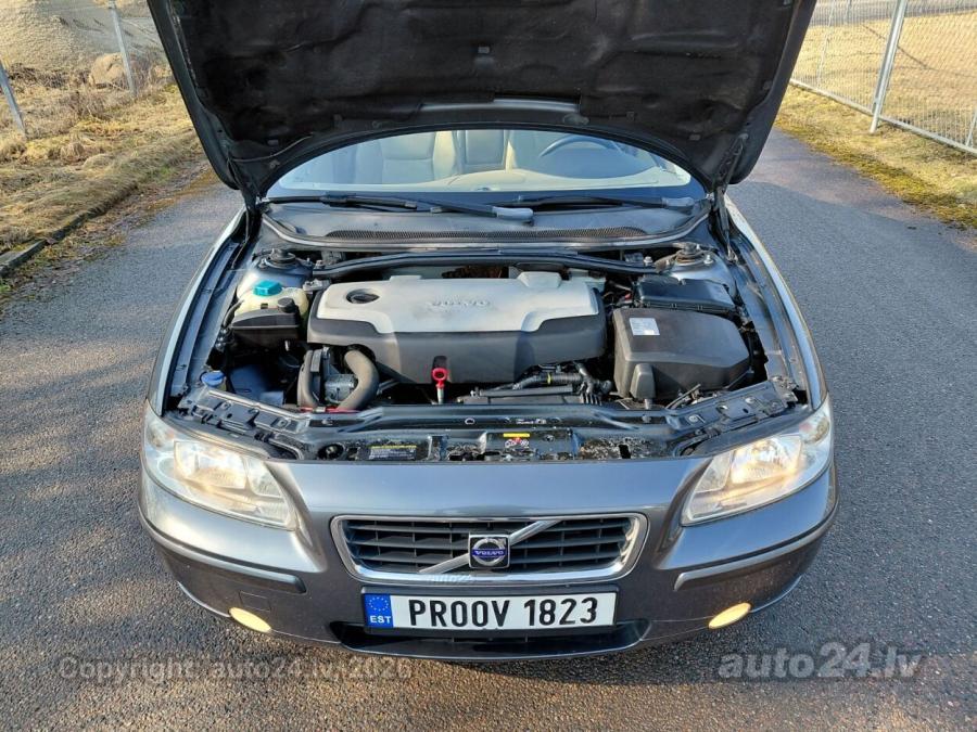Pelēks Volvo S60 2007 Paide, ar dzinēja tilpumu 2.40 L un nobraukumu 260 tūkst. km par 4450 €, foto 11 vietnē AUTOMOTO.COM.LV