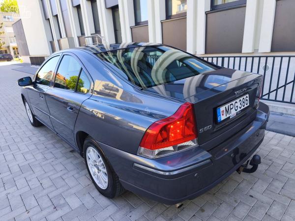 Grey Volvo S60 2007 in Taurage, with an engine capacity of 2.40 L and mileage of 321 thousand km for 2150 €, photo 3 on AUTOMOTO.COM.LV