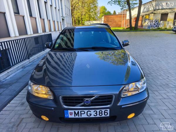 Grey Volvo S60 2007 in Taurage, with an engine capacity of 2.40 L and mileage of 321 thousand km for 2150 €, photo 5 on AUTOMOTO.COM.LV
