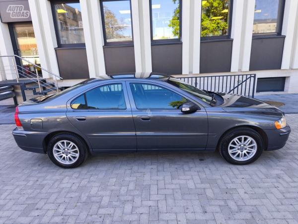 Grey Volvo S60 2007 in Taurage, with an engine capacity of 2.40 L and mileage of 321 thousand km for 2150 €, photo 8 on AUTOMOTO.COM.LV