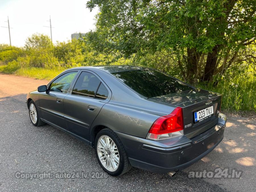 Grey Volvo S60 2007 in Tallinn, with an engine capacity of 2.40 L and mileage of 375 thousand km for 3490 €, photo 5 on AUTOMOTO.COM.LV