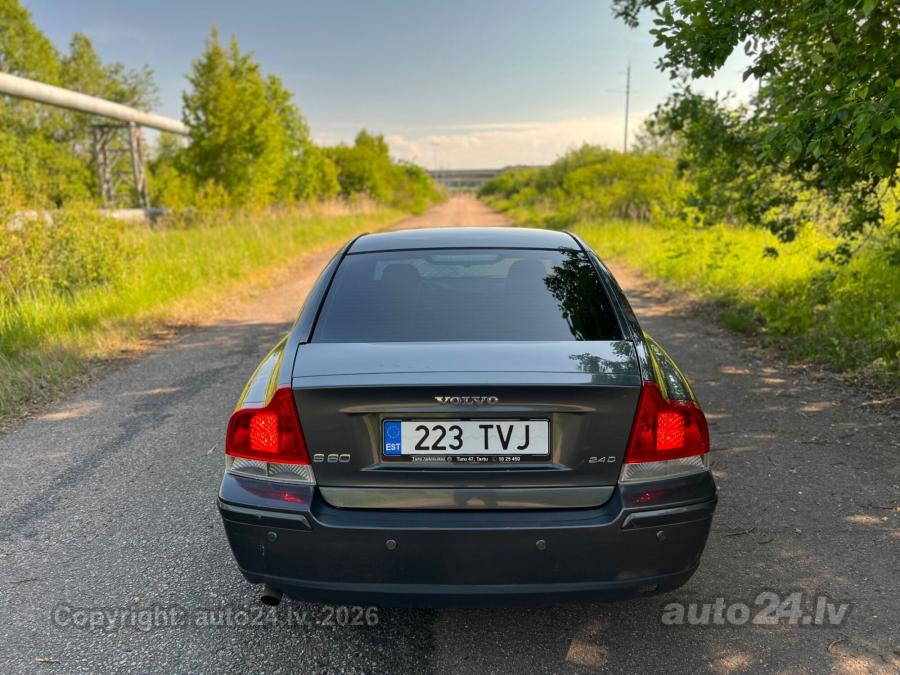 Grey Volvo S60 2007 in Tallinn, with an engine capacity of 2.40 L and mileage of 375 thousand km for 3490 €, photo 7 on AUTOMOTO.COM.LV