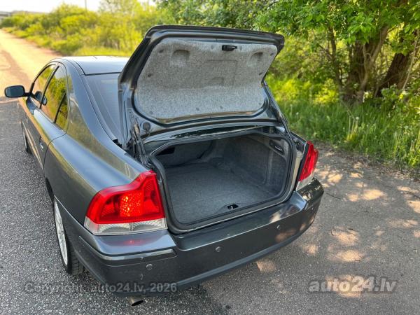 Grey Volvo S60 2007 in Tallinn, with an engine capacity of 2.40 L and mileage of 375 thousand km for 3490 €, photo 7 on AUTOMOTO.COM.LV