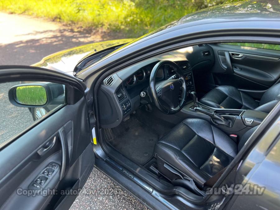 Grey Volvo S60 2007 in Tallinn, with an engine capacity of 2.40 L and mileage of 375 thousand km for 3490 €, photo 11 on AUTOMOTO.COM.LV