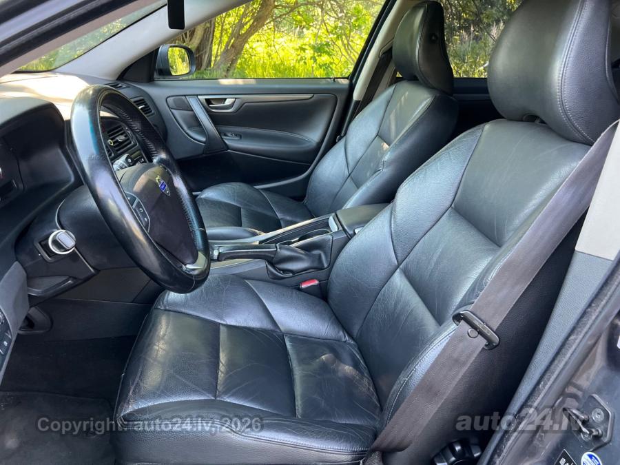 Grey Volvo S60 2007 in Tallinn, with an engine capacity of 2.40 L and mileage of 375 thousand km for 3490 €, photo 12 on AUTOMOTO.COM.LV