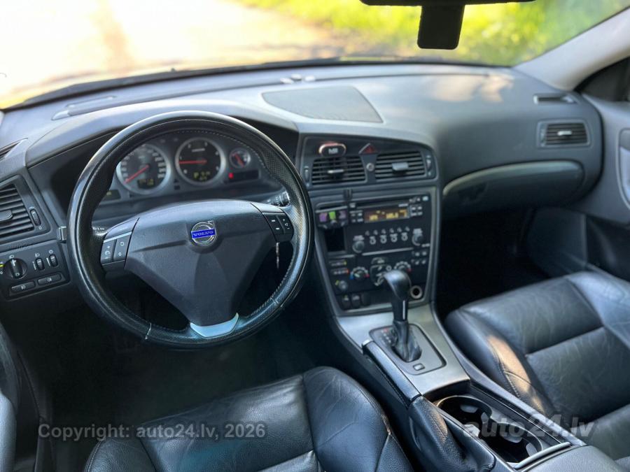 Grey Volvo S60 2007 in Tallinn, with an engine capacity of 2.40 L and mileage of 375 thousand km for 3490 €, photo 13 on AUTOMOTO.COM.LV