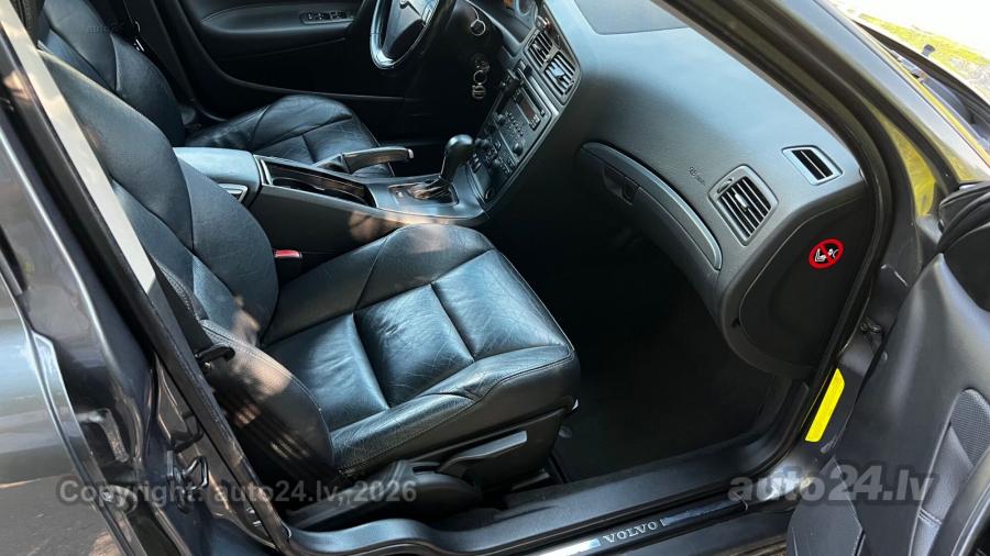 Grey Volvo S60 2007 in Tallinn, with an engine capacity of 2.40 L and mileage of 375 thousand km for 3490 €, photo 19 on AUTOMOTO.COM.LV