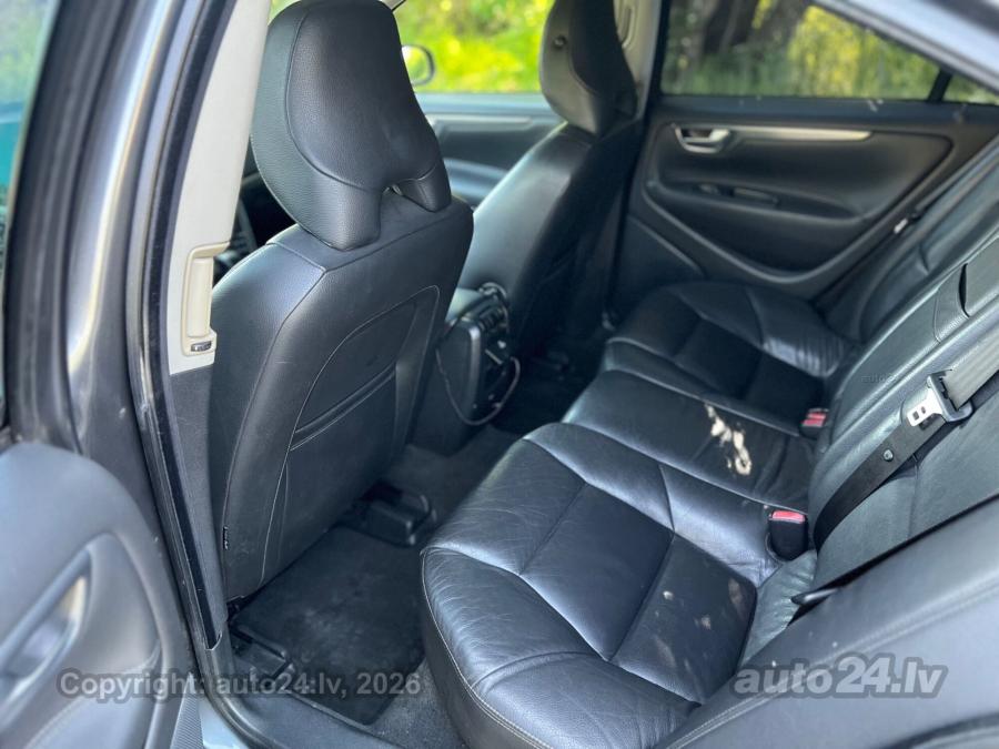 Grey Volvo S60 2007 in Tallinn, with an engine capacity of 2.40 L and mileage of 375 thousand km for 3490 €, photo 22 on AUTOMOTO.COM.LV