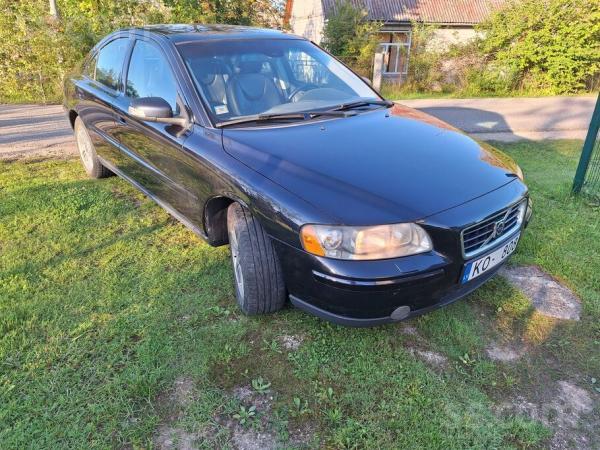 Pelēks Volvo S60 2007 Valka, ar dzinēja tilpumu 2.40 L un nobraukumu 397 tūkst. km par 2700 €, foto 2 vietnē AUTOMOTO.COM.LV