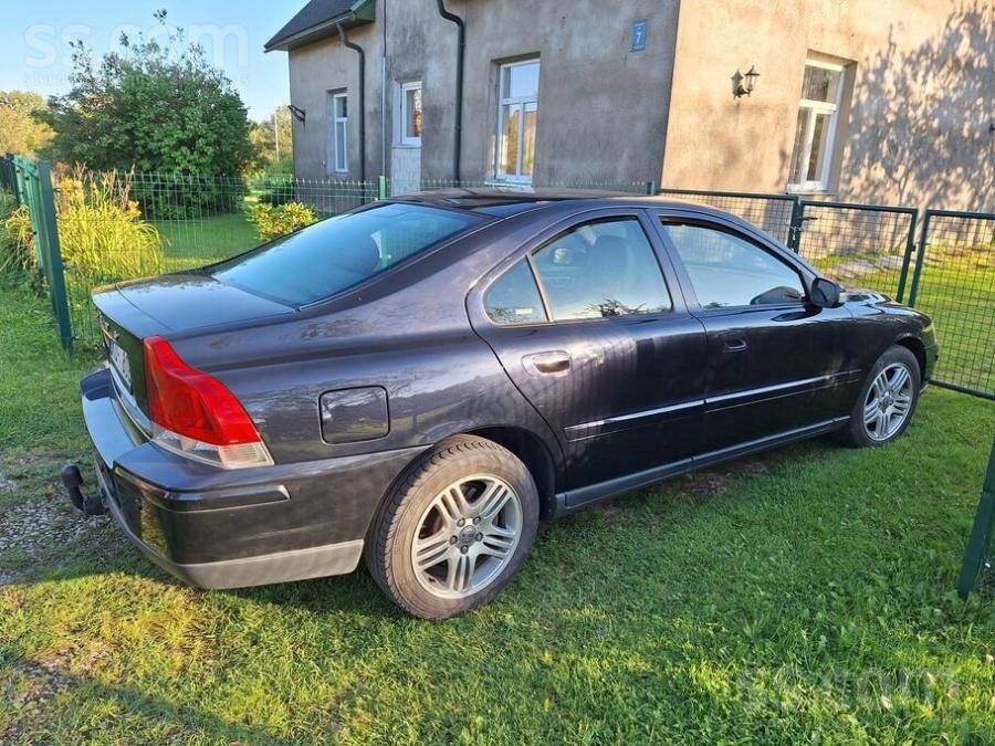 Pelēks Volvo S60 2007 Valka, ar dzinēja tilpumu 2.40 L un nobraukumu 397 tūkst. km par 2700 €, foto 4 vietnē AUTOMOTO.COM.LV