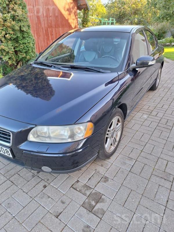 Pelēks Volvo S60 2007 Valka, ar dzinēja tilpumu 2.40 L un nobraukumu 397 tūkst. km par 2700 €, foto 5 vietnē AUTOMOTO.COM.LV