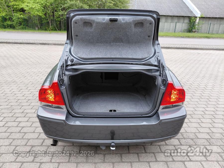 Grey Volvo S60 2007 in Paide, with an engine capacity of 2.40 L and mileage of 262 thousand km for 4350 €, photo 9 on AUTOMOTO.COM.LV