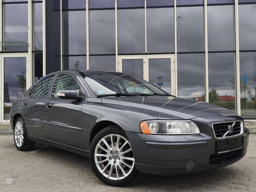 Grey Volvo S60 2007 in Vilnius, with an engine capacity of 2.40 L and mileage of 267 thousand km for 4850 €, photo 1 on AUTOMOTO.COM.LV