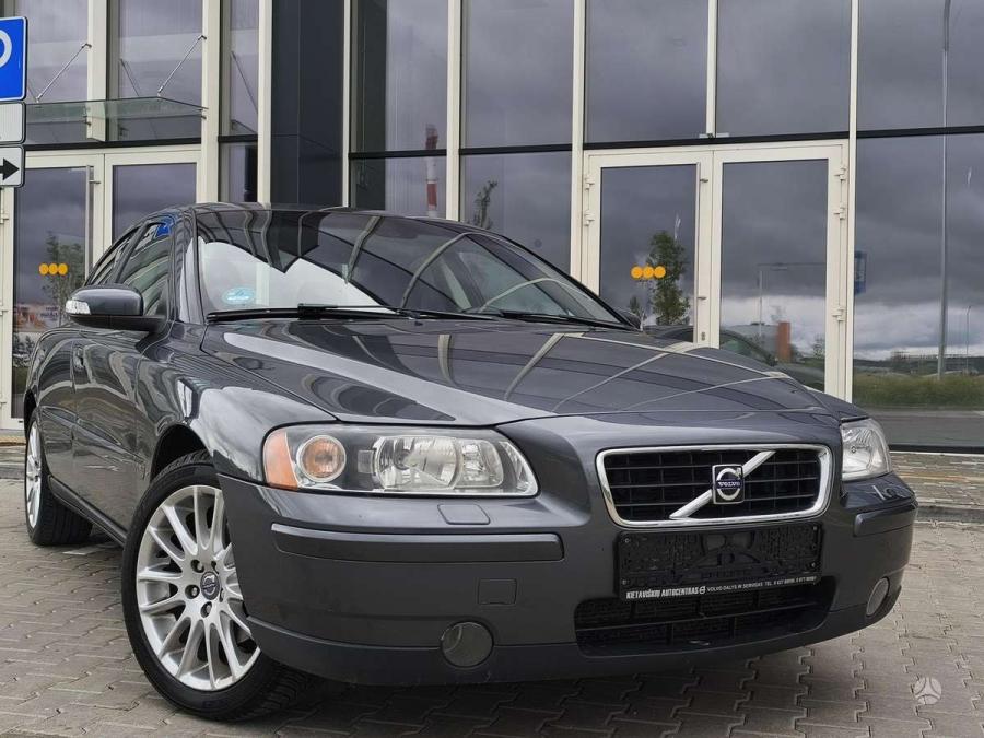 Grey Volvo S60 2007 in Vilnius, with an engine capacity of 2.40 L and mileage of 267 thousand km for 4850 €, photo 4 on AUTOMOTO.COM.LV