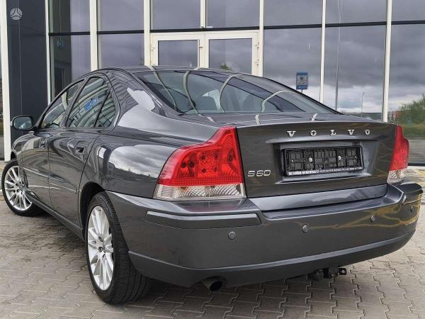 Grey Volvo S60 2007 in Vilnius, with an engine capacity of 2.40 L and mileage of 267 thousand km for 4850 €, photo 6 on AUTOMOTO.COM.LV