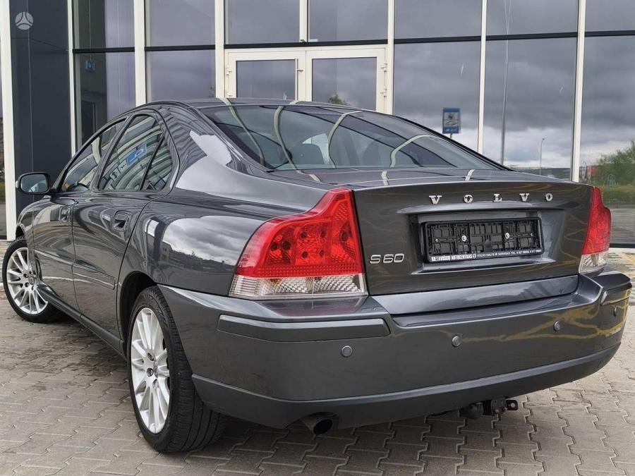Grey Volvo S60 2007 in Vilnius, with an engine capacity of 2.40 L and mileage of 267 thousand km for 4850 €, photo 7 on AUTOMOTO.COM.LV