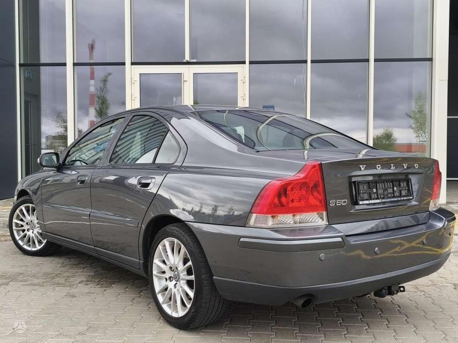 Grey Volvo S60 2007 in Vilnius, with an engine capacity of 2.40 L and mileage of 267 thousand km for 4850 €, photo 8 on AUTOMOTO.COM.LV
