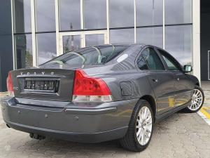 Grey Volvo S60 2007 in Vilnius, with an engine capacity of 2.40 L and mileage of 267 thousand km for 4850 €, photo 10 on AUTOMOTO.COM.LV