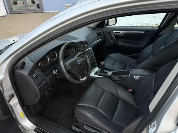 Pelēks Volvo S60 2007 Rīga, ar dzinēja tilpumu 2.40 L un nobraukumu 241 tūkst. km par 1000 €, foto 6 vietnē AUTOMOTO.COM.LV