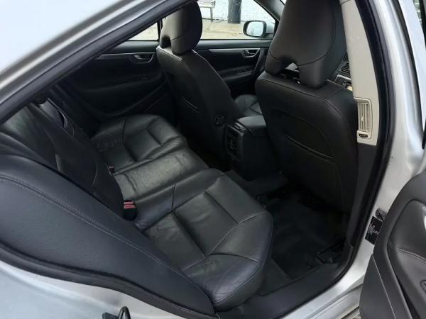 Pelēks Volvo S60 2007 Rīga, ar dzinēja tilpumu 2.40 L un nobraukumu 241 tūkst. km par 1000 €, foto 8 vietnē AUTOMOTO.COM.LV