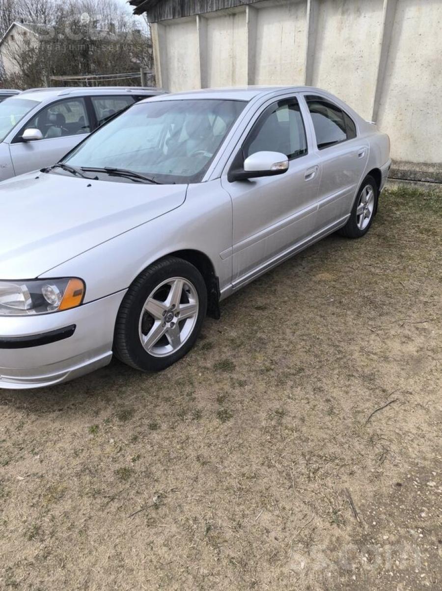 Grey Volvo S60 2007 in Rezekne, with an engine capacity of 2.40 L and mileage of 497 thousand km for 1300 €, photo 4 on AUTOMOTO.COM.LV