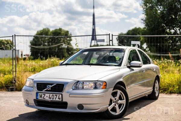 Pelēks Volvo S60 2007 Rīga, ar dzinēja tilpumu 2.40 L un nobraukumu 360 tūkst. km par 2990 €, foto 1 vietnē AUTOMOTO.COM.LV