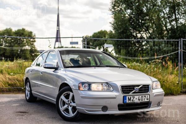 Pelēks Volvo S60 2007 Rīga, ar dzinēja tilpumu 2.40 L un nobraukumu 360 tūkst. km par 2990 €, foto 2 vietnē AUTOMOTO.COM.LV