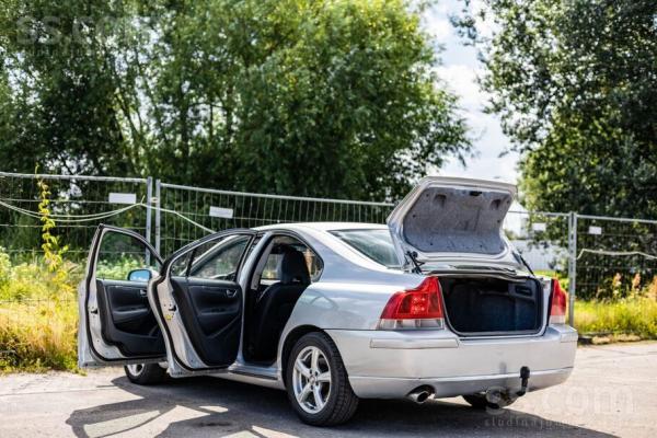Pelēks Volvo S60 2007 Rīga, ar dzinēja tilpumu 2.40 L un nobraukumu 360 tūkst. km par 2990 €, foto 9 vietnē AUTOMOTO.COM.LV