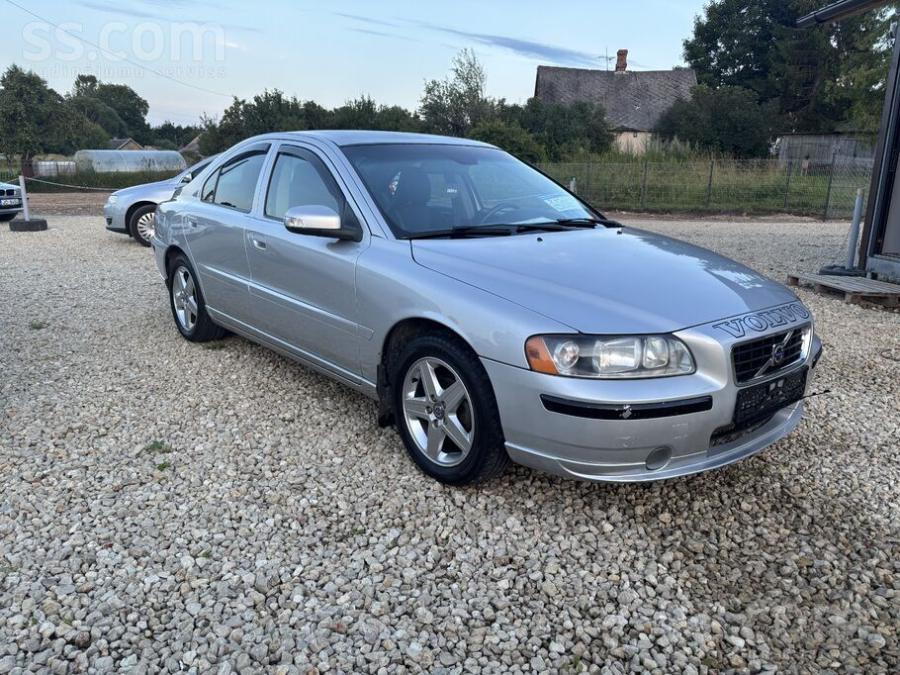 Grey Volvo S60 2007 in Rezekne, with an engine capacity of 2.40 L and mileage of 498 thousand km for 2450 €, photo 1 on AUTOMOTO.COM.LV
