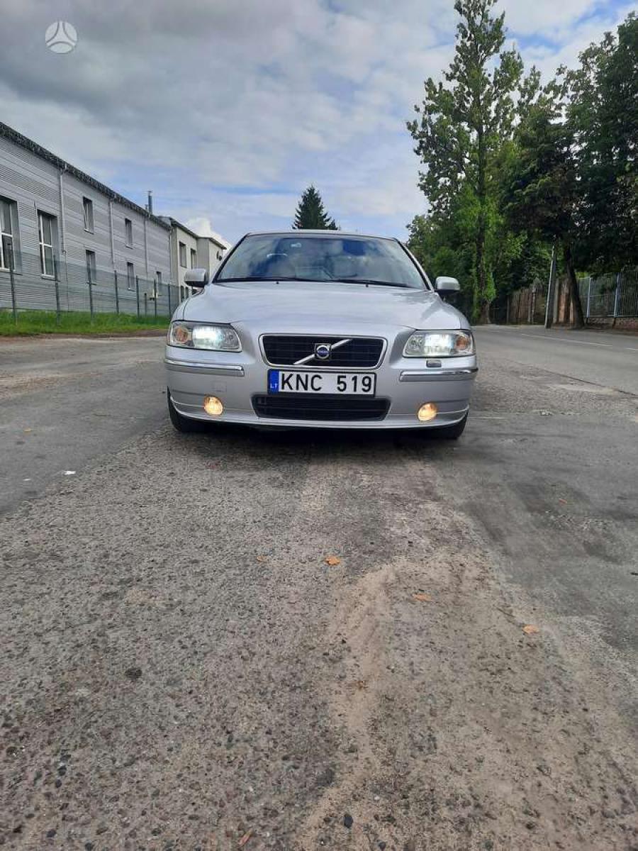 Grey Volvo S60 2007 in Vilnius, with an engine capacity of 2.40 L and mileage of 320 thousand km for 2700 €, photo 1 on AUTOMOTO.COM.LV