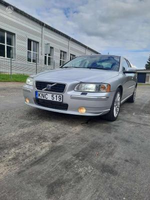 Grey Volvo S60 2007 in Vilnius, with an engine capacity of 2.40 L and mileage of 320 thousand km for 2700 €, photo 4 on AUTOMOTO.COM.LV