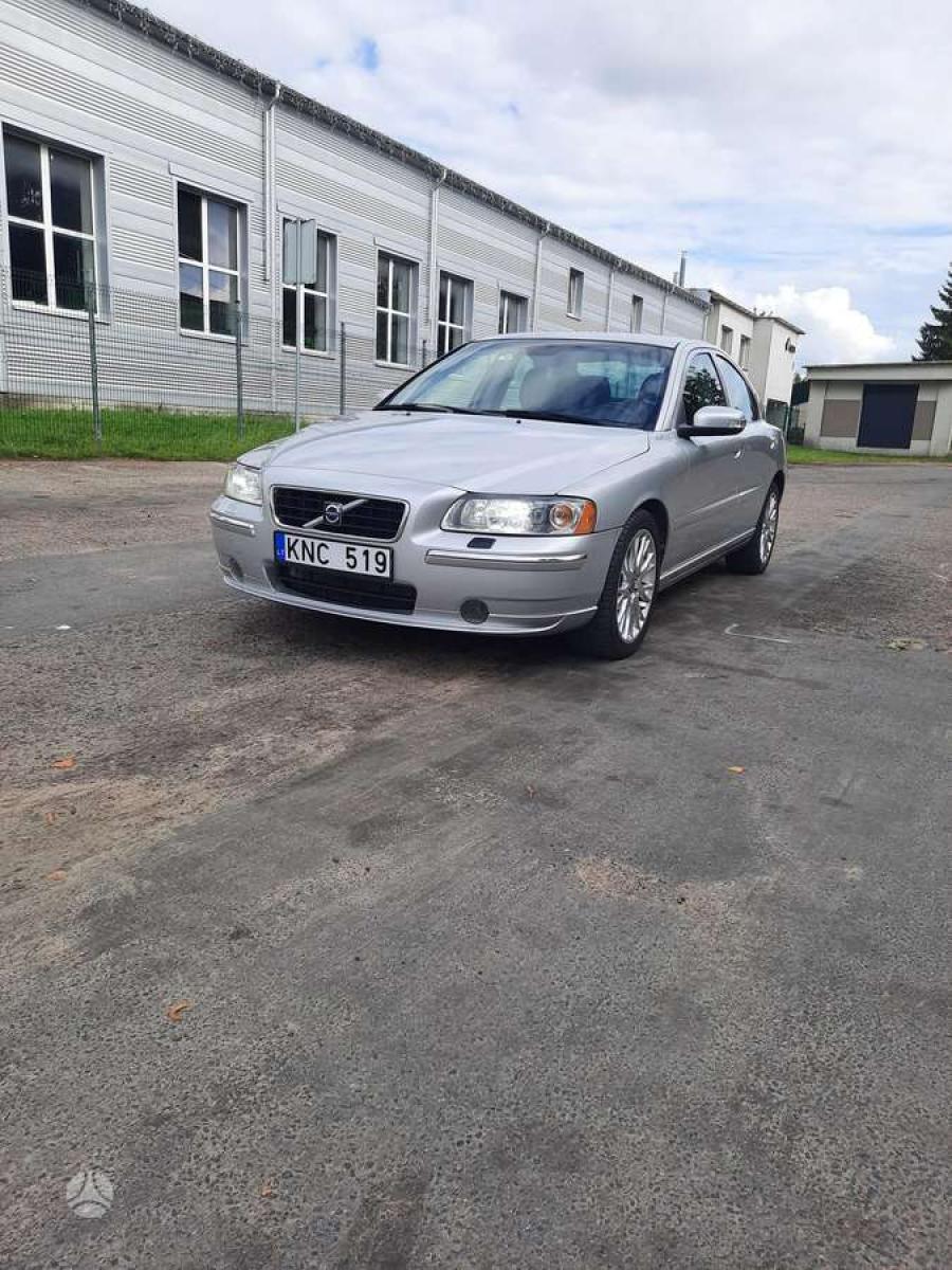 Grey Volvo S60 2007 in Vilnius, with an engine capacity of 2.40 L and mileage of 320 thousand km for 2700 €, photo 5 on AUTOMOTO.COM.LV