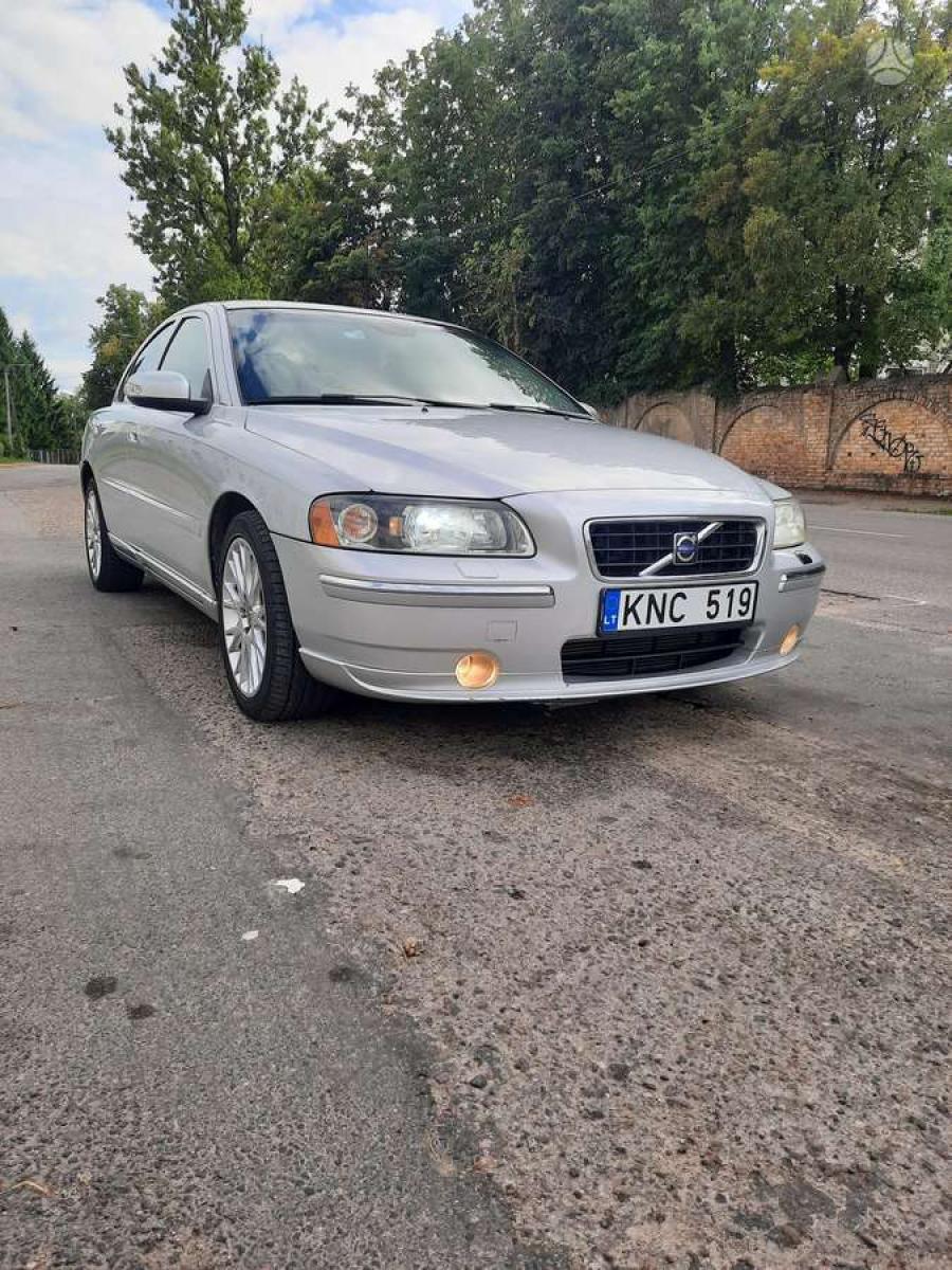 Grey Volvo S60 2007 in Vilnius, with an engine capacity of 2.40 L and mileage of 320 thousand km for 2700 €, photo 6 on AUTOMOTO.COM.LV