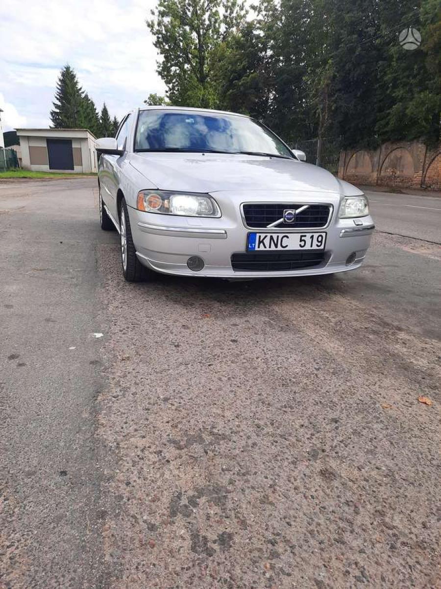 Grey Volvo S60 2007 in Vilnius, with an engine capacity of 2.40 L and mileage of 320 thousand km for 2700 €, photo 8 on AUTOMOTO.COM.LV
