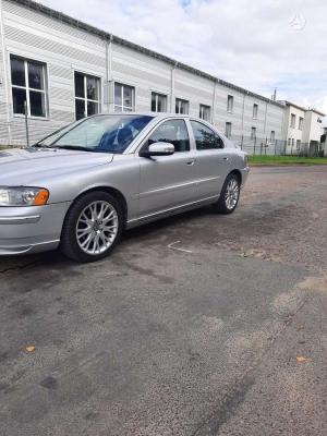 Grey Volvo S60 2007 in Vilnius, with an engine capacity of 2.40 L and mileage of 320 thousand km for 2700 €, photo 9 on AUTOMOTO.COM.LV