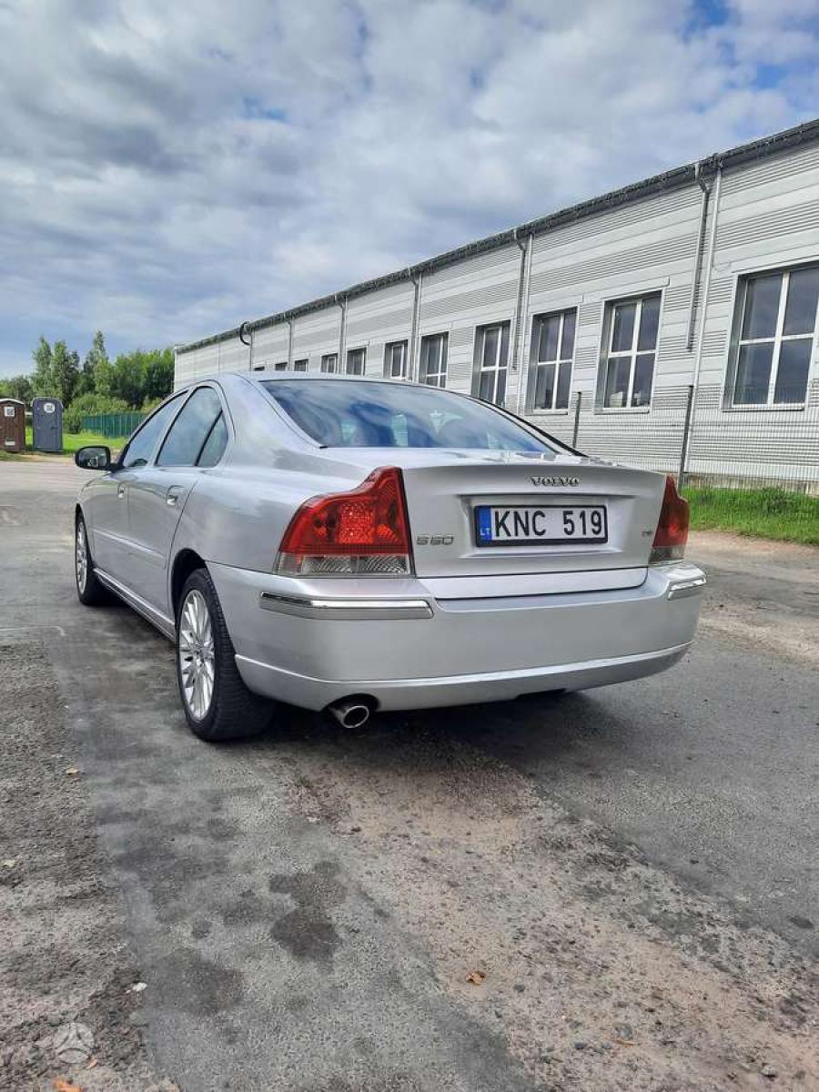 Grey Volvo S60 2007 in Vilnius, with an engine capacity of 2.40 L and mileage of 320 thousand km for 2700 €, photo 12 on AUTOMOTO.COM.LV