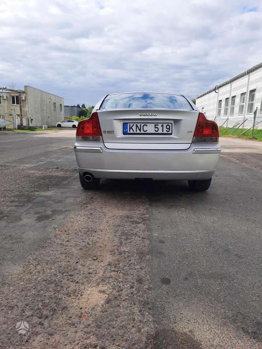 Grey Volvo S60 2007 in Vilnius, with an engine capacity of 2.40 L and mileage of 320 thousand km for 2700 €, photo 13 on AUTOMOTO.COM.LV