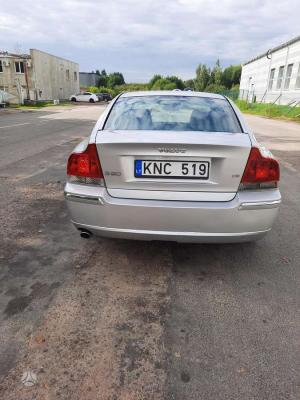 Grey Volvo S60 2007 in Vilnius, with an engine capacity of 2.40 L and mileage of 320 thousand km for 2700 €, photo 14 on AUTOMOTO.COM.LV