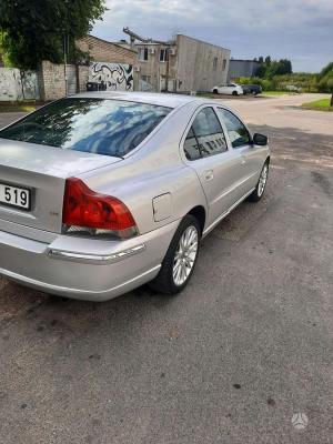 Grey Volvo S60 2007 in Vilnius, with an engine capacity of 2.40 L and mileage of 320 thousand km for 2700 €, photo 15 on AUTOMOTO.COM.LV