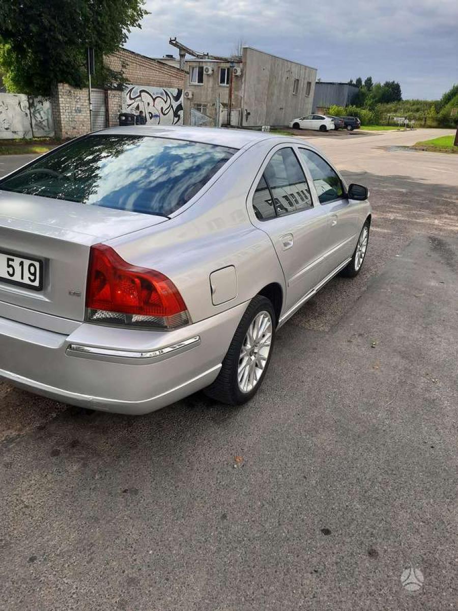 Grey Volvo S60 2007 in Vilnius, with an engine capacity of 2.40 L and mileage of 320 thousand km for 2700 €, photo 15 on AUTOMOTO.COM.LV