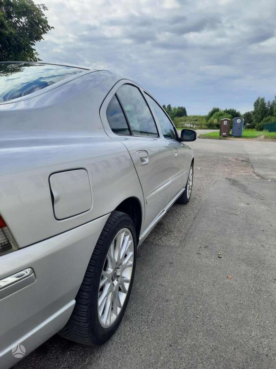 Grey Volvo S60 2007 in Vilnius, with an engine capacity of 2.40 L and mileage of 320 thousand km for 2700 €, photo 16 on AUTOMOTO.COM.LV