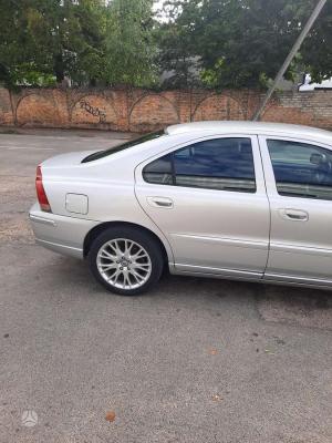Grey Volvo S60 2007 in Vilnius, with an engine capacity of 2.40 L and mileage of 320 thousand km for 2700 €, photo 17 on AUTOMOTO.COM.LV
