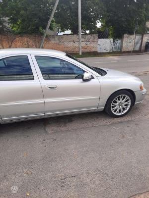 Grey Volvo S60 2007 in Vilnius, with an engine capacity of 2.40 L and mileage of 320 thousand km for 2700 €, photo 18 on AUTOMOTO.COM.LV