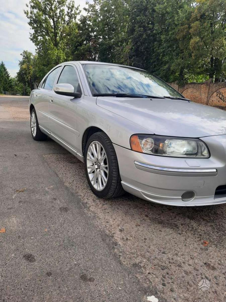 Grey Volvo S60 2007 in Vilnius, with an engine capacity of 2.40 L and mileage of 320 thousand km for 2700 €, photo 19 on AUTOMOTO.COM.LV
