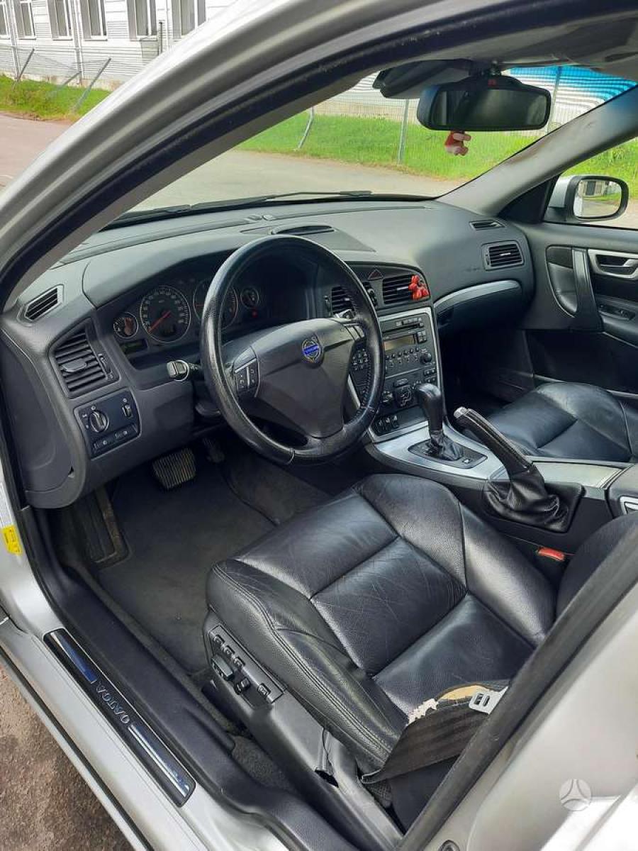 Grey Volvo S60 2007 in Vilnius, with an engine capacity of 2.40 L and mileage of 320 thousand km for 2700 €, photo 22 on AUTOMOTO.COM.LV