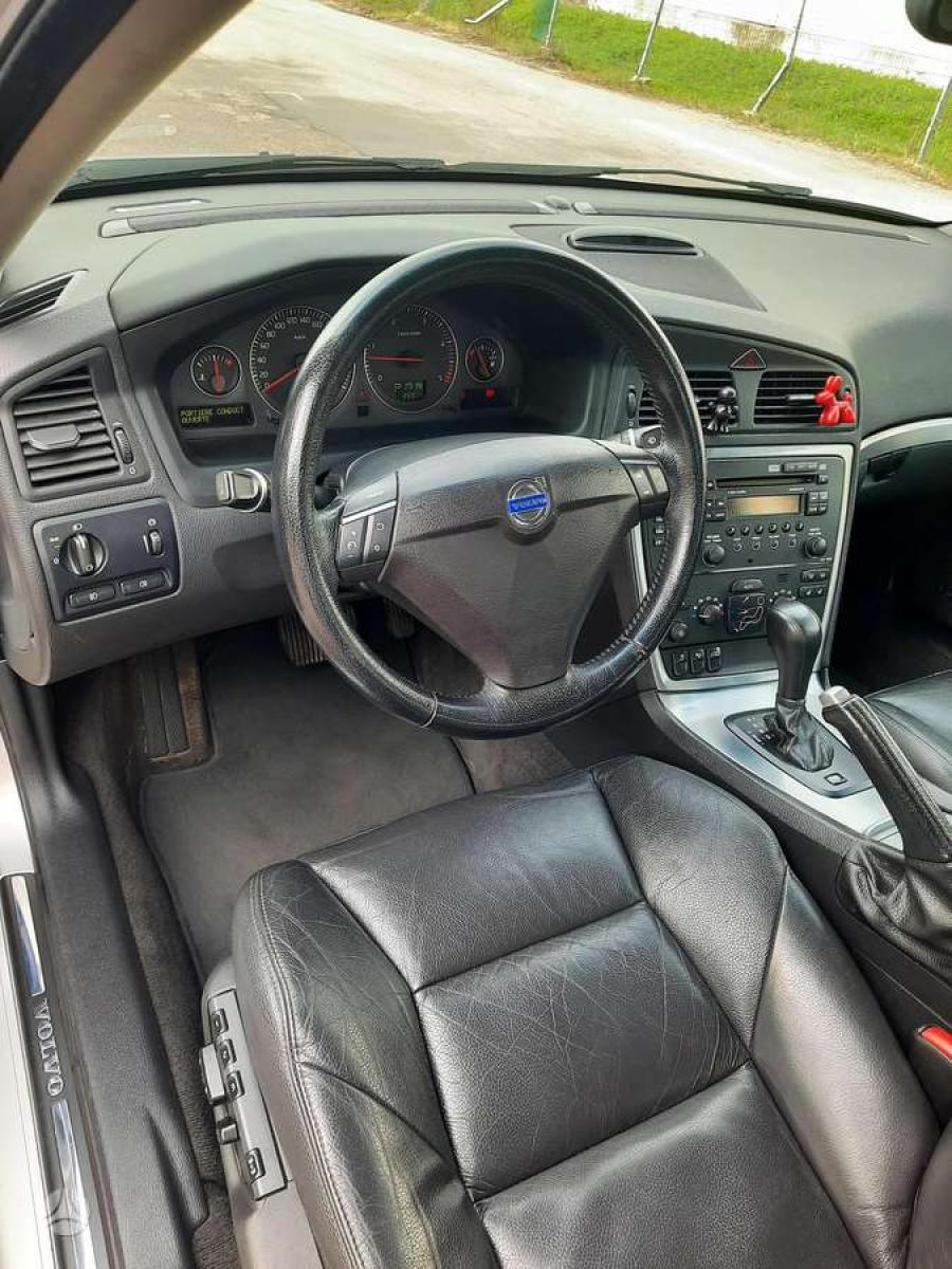 Grey Volvo S60 2007 in Vilnius, with an engine capacity of 2.40 L and mileage of 320 thousand km for 2700 €, photo 23 on AUTOMOTO.COM.LV